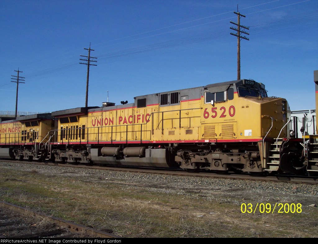 UP 5620 is 2nd unit of seven on grain unit train.